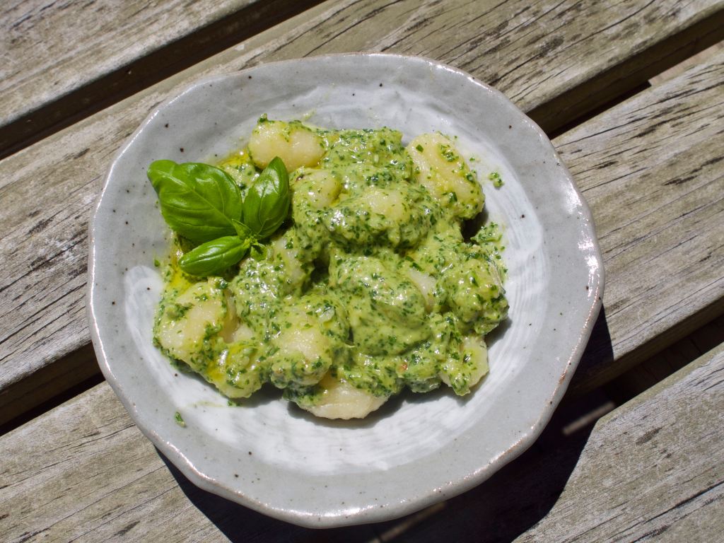 ten spoons of spinach, the soul and the spillage – Hungry and Frozen