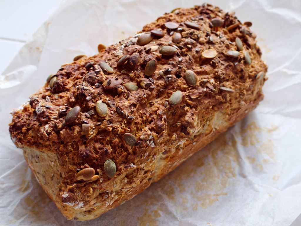 Nigella’s Norwegian Mountain Loaf (no-knead, vegan) – Hungry and Frozen