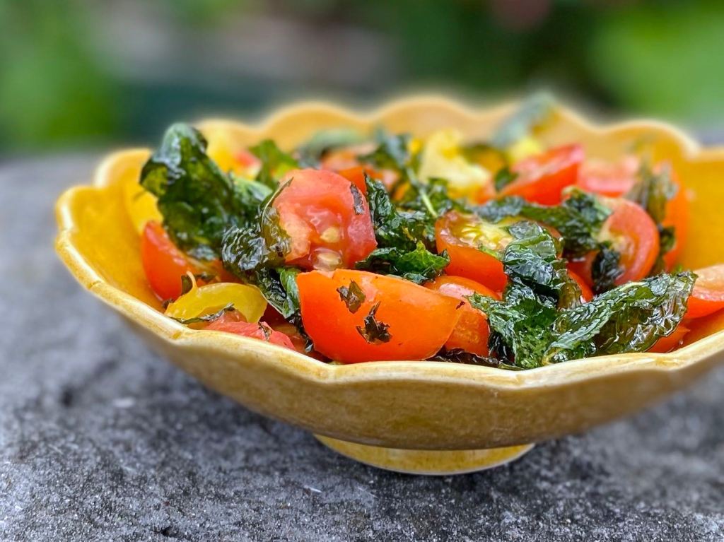 tomatoes and fried mint (vegan) – Hungry and Frozen